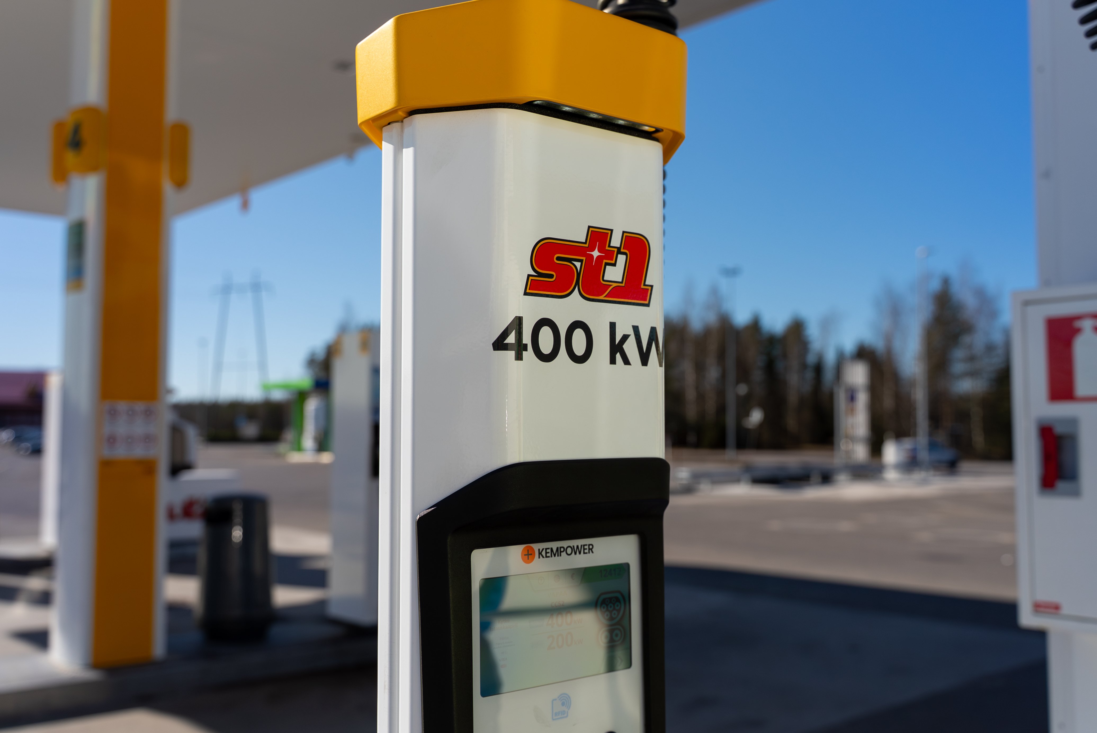 Tuemme St1:stä kattavan sähköautojen suurteholatausverkoston ...
